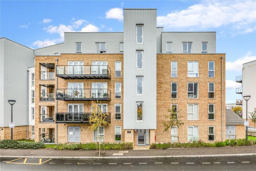 2 bed flat to rent in Hawker Drive, Addlestone KT15, £1,550 pcm - Zoopla