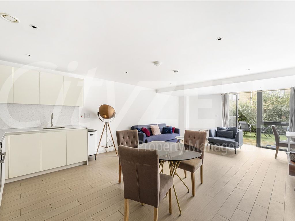 1 bed flat to rent in Packington Square, London N1, £2,600 pcm - Zoopla