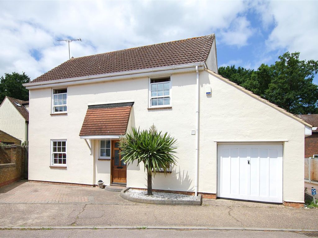 4 bed detached house for sale in Roding Drive, Kelvedon Hatch ...