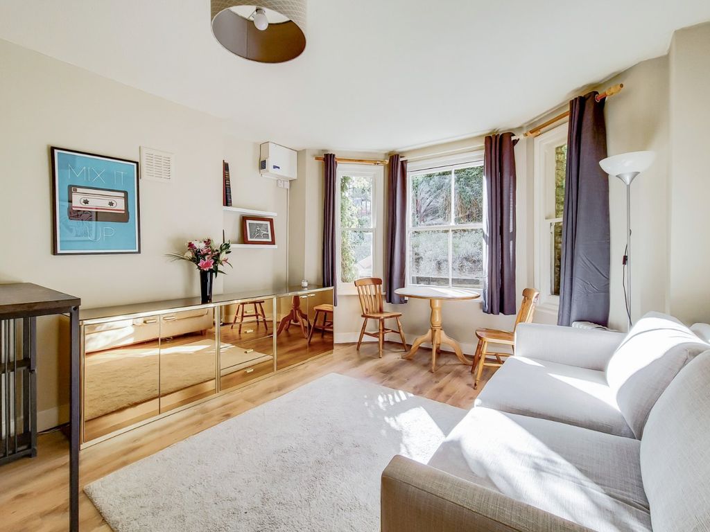2 bed flat for sale in Victoria Rise, Clapham, London SW4 - Zoopla