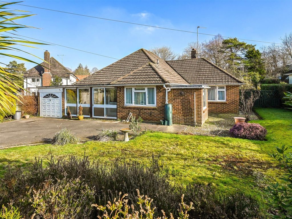 3 bed detached bungalow for sale in Calpe Avenue, Lyndhurst, Hampshire ...