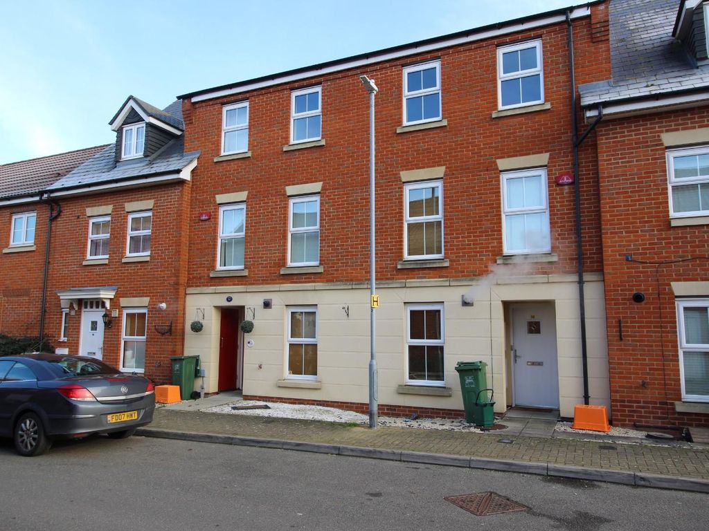 4 bed terraced house to rent in The Nave, Laindon, Basildon SS15 - Zoopla