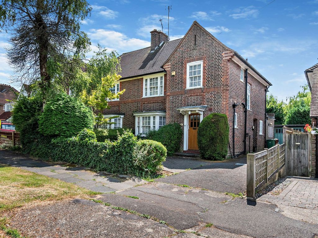 3 Bed Semi Detached House For Sale In Evelyn Drive Pinner Ha5 £