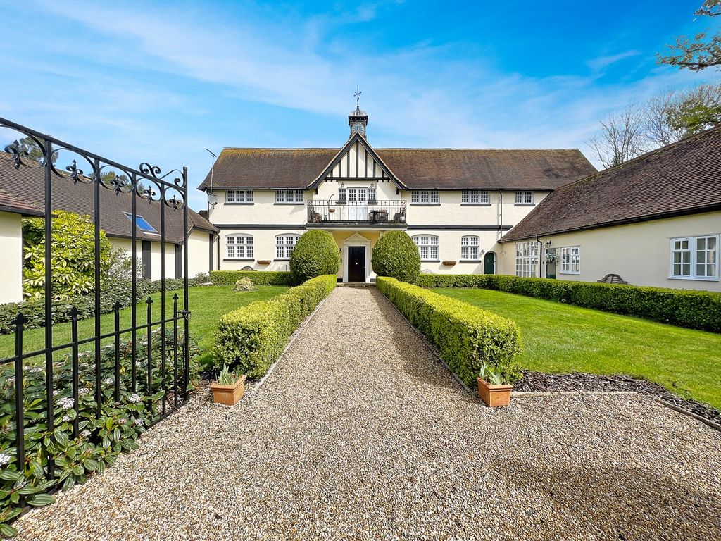 2 bed flat for sale in High Garrett, Braintree CM7, £295,000 - Zoopla