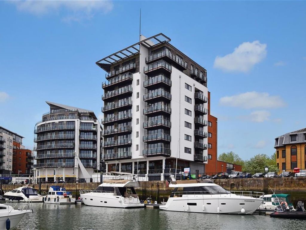 2 bed flat to rent in Sundowner, Channel Way, Hampshire, Southampton ...