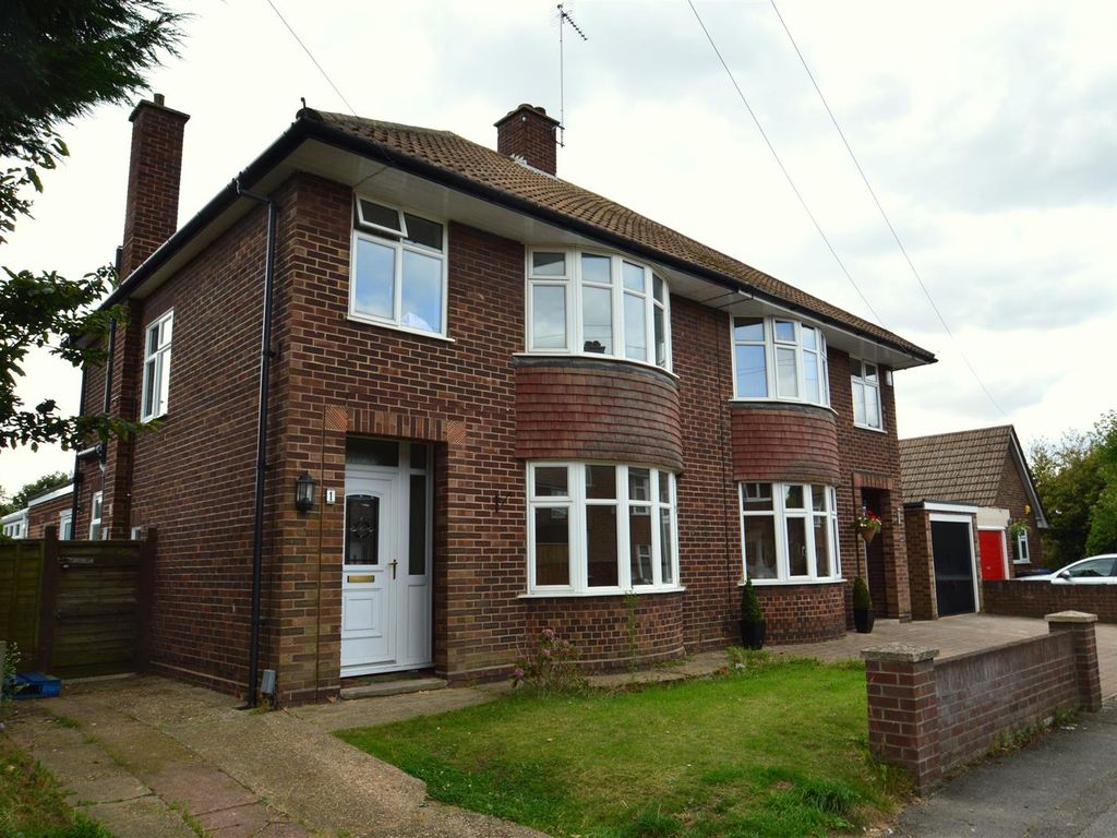 3 Bed Semi Detached House To Rent In Randwell Close Ipswich Ip4 £