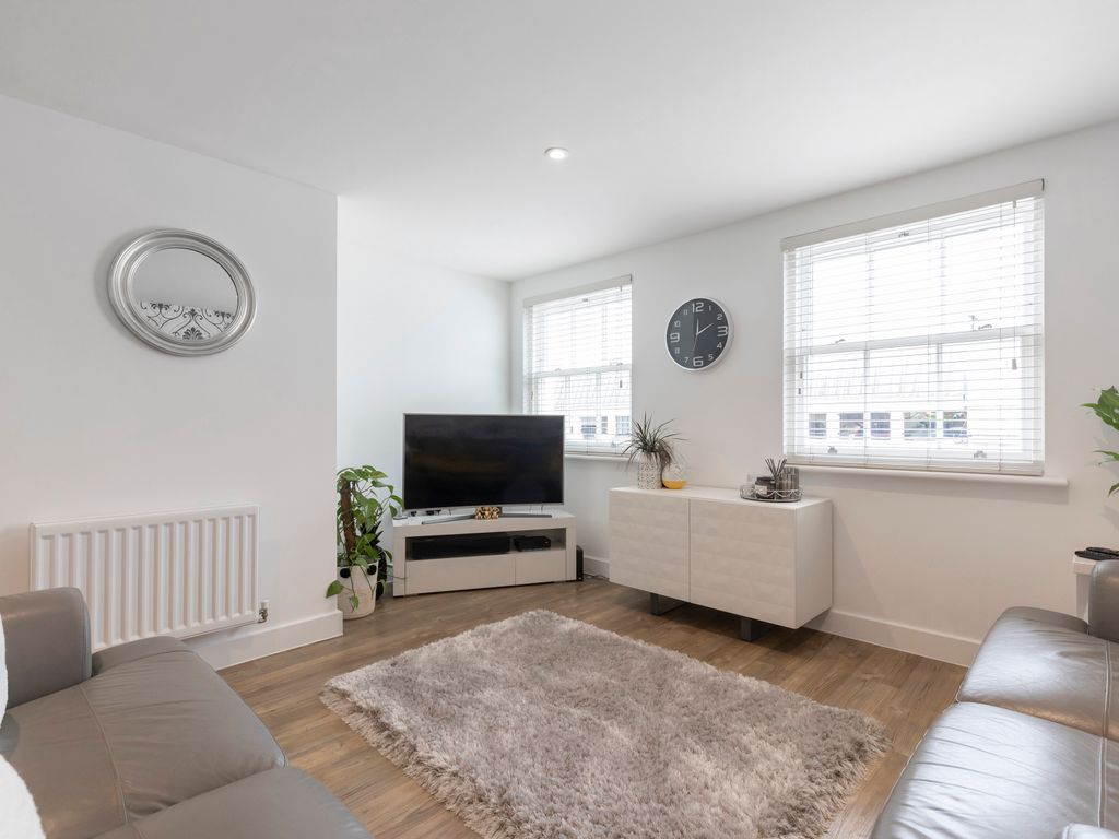2 bed flat to rent in Regency Place, Cheltenham GL52 - Zoopla