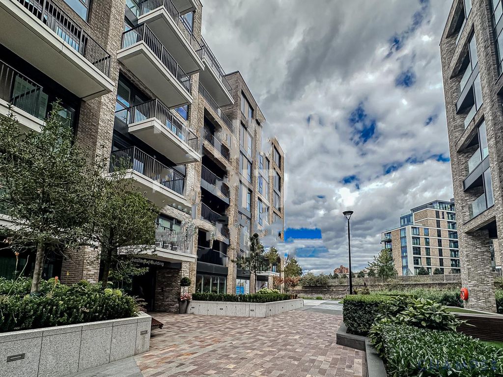 2 bed flat to rent in Chelsea Creek, Westwood Building SW6, £3,900 pcm ...