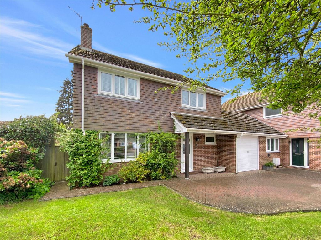4 Bed Link Detached House For Sale In Mountbatten Way Brabourne Lees