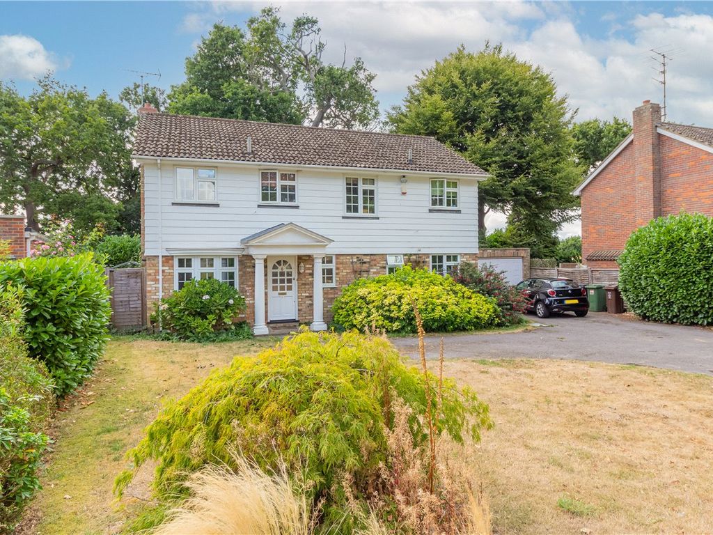4 Bed Detached House For Sale In Medlows Harpenden Hertfordshire Al5