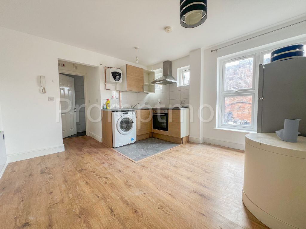 2 bed property to rent in King Street, Luton LU1, £1,150 pcm - Zoopla