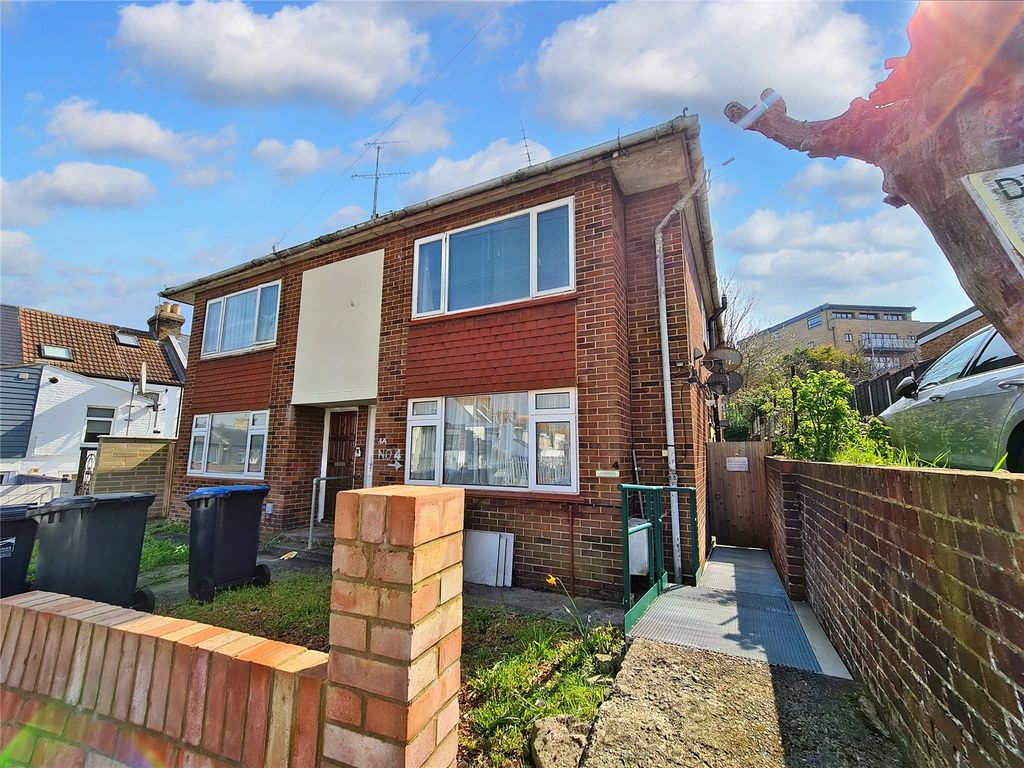 2 bed flat for sale in Kings Road, Ramsgate, Kent CT11 - Zoopla