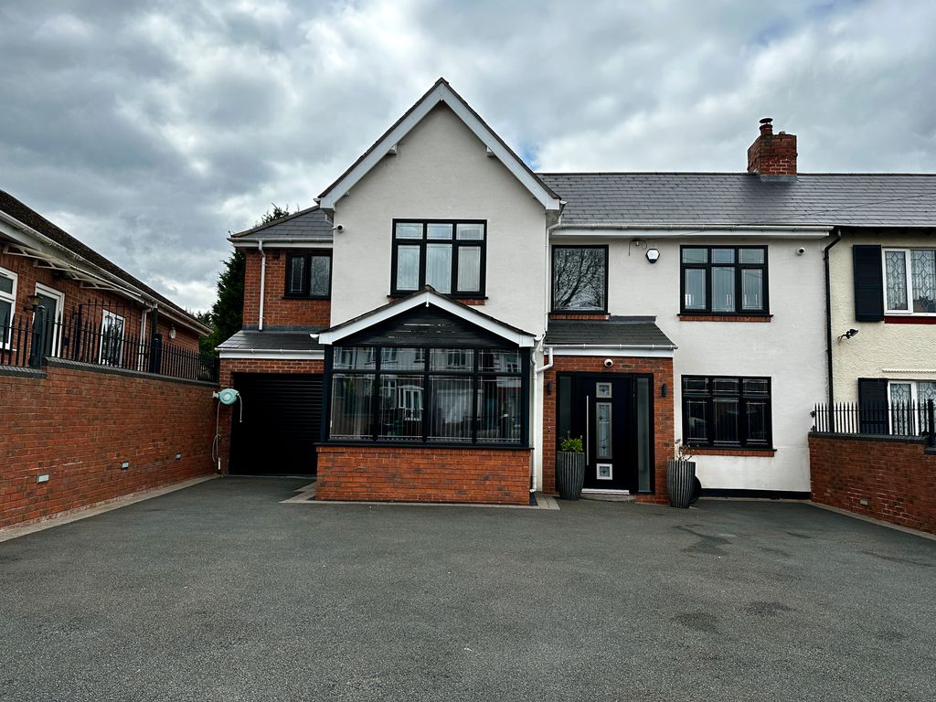 4 Bed Semi Detached House For Sale In Moat Road Oldbury B68 £750 000