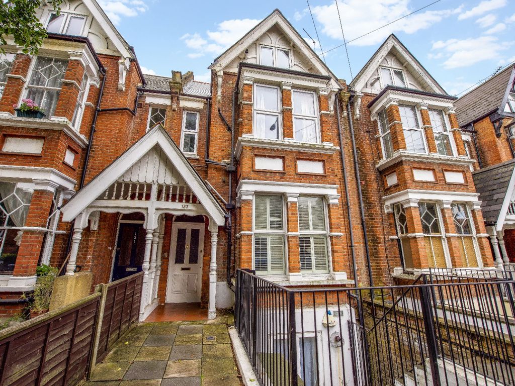 1 Bed Flat For Sale In Waldegrave Road Teddington Greater London Tw11