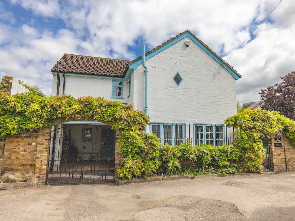 3 bed detached house for sale in Horton Road, Datchet SL3, £700,000 ...