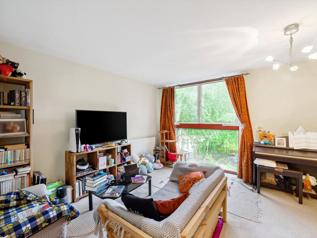 1 bed flat to rent in China Court, Asher Way, London E1W., £1,885 pcm ...