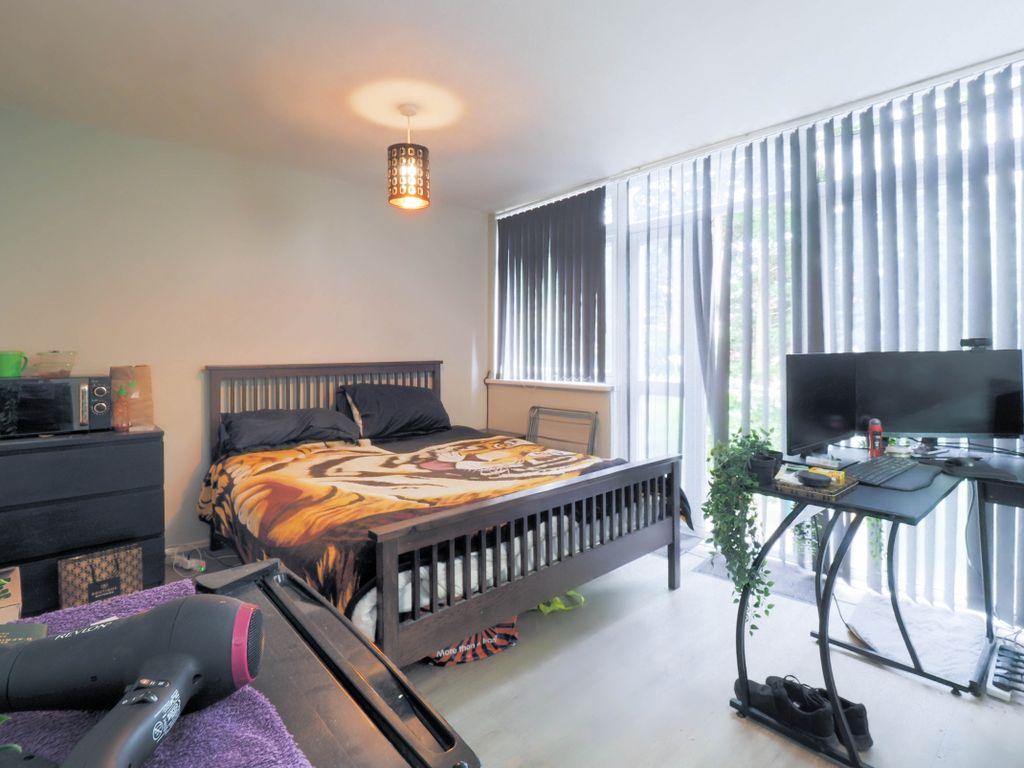 Room to rent in Roxeth Hill, Harrow-On-The-Hill, Harrow HA2, £1,100 pcm ...