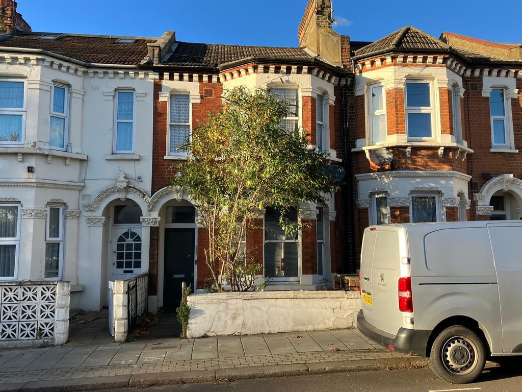 1 bed flat for sale in Flat A, 39 Swaffield Road, Wandsworth, London ...
