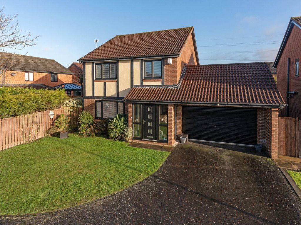 4 bed detached house for sale in Milsted Court, North Walbottle ...
