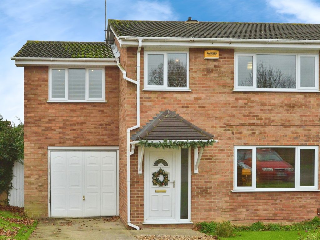 4 Bed Semi Detached House For Sale In Peebles Place Bletchley Milton