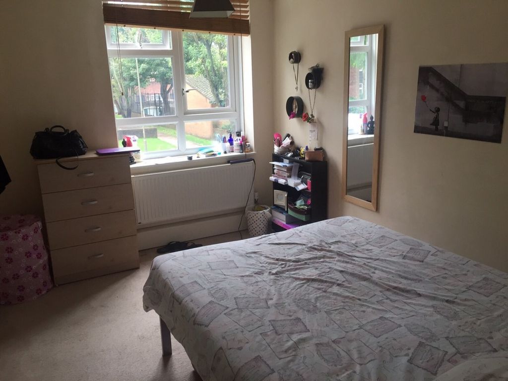 Room to rent in Falcon Grove, Clapham Junction SW11 - Zoopla