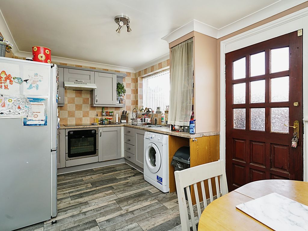 2 bed terraced house for sale in Farndale Square, Leeds LS14 - Zoopla