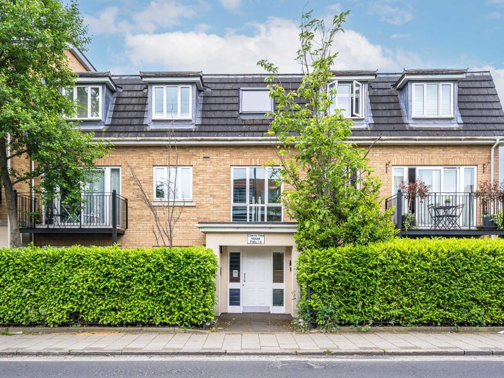 2 bed flat to rent in Staines Road, Twickenham TW2, £1,850 pcm - Zoopla