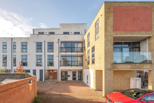 3 bed property to rent in Caxton Road, London SW19, £2,450 pcm - Zoopla