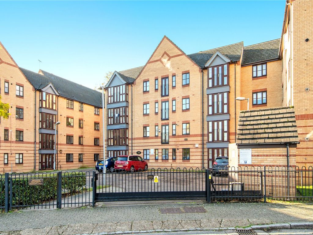 2 bed flat to rent in Wellington Way, Bow E3, £1,795 pcm - Zoopla