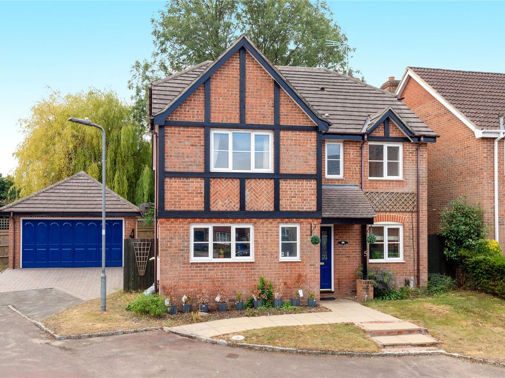 5 Bed Detached House To Rent In Tarrant Green Warfield Bracknell
