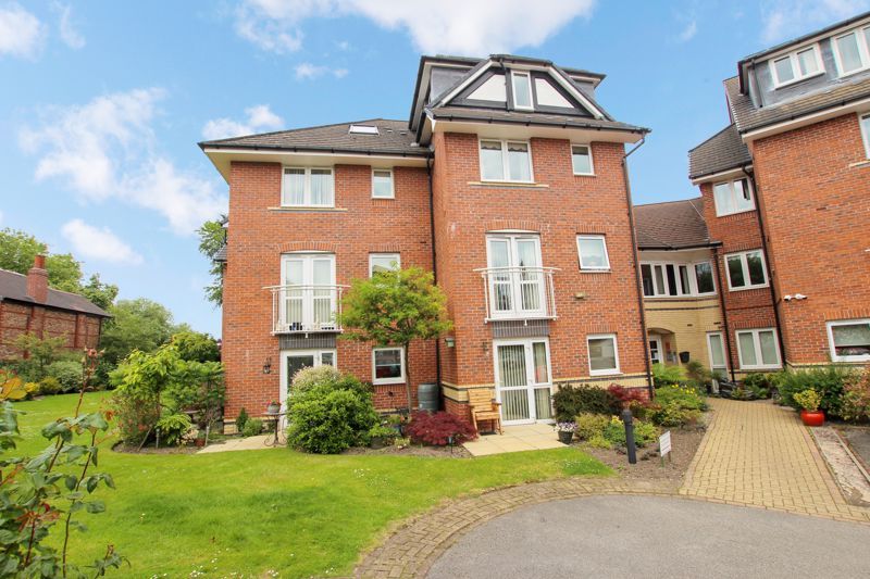 2 bed flat for sale in St Clement Court, Manchester M41, £139,000 - Zoopla