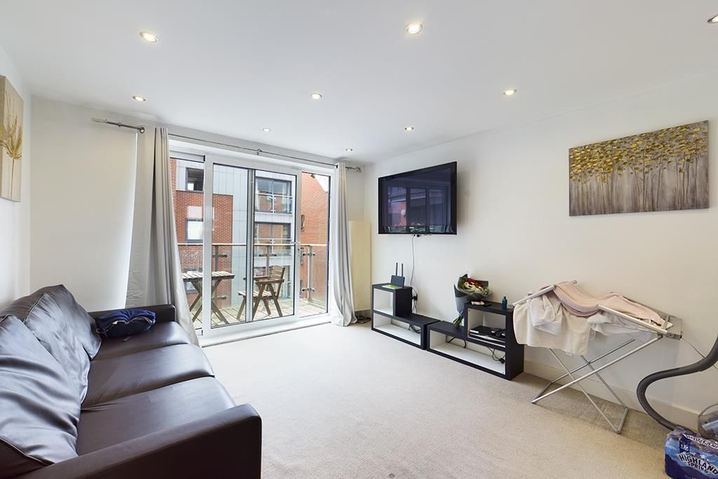 2 bed flat for sale in Kimber House, Southampton, Hampshire SO14, £ ...