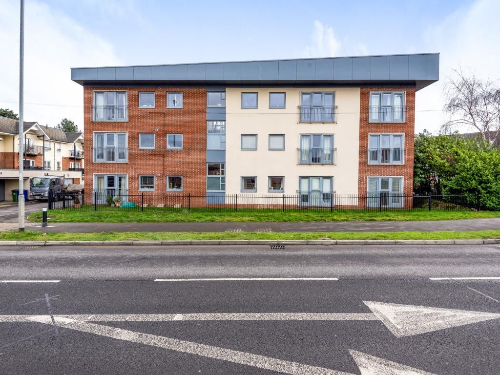 2 bed flat for sale in Wentworth Place, Binfield RG42 - Zoopla