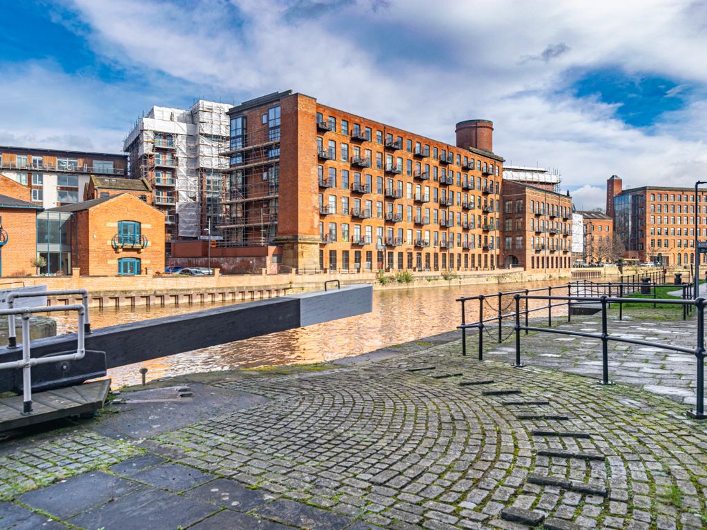 2 bed flat for sale in East Street, Leeds LS9, £300,000 - Zoopla