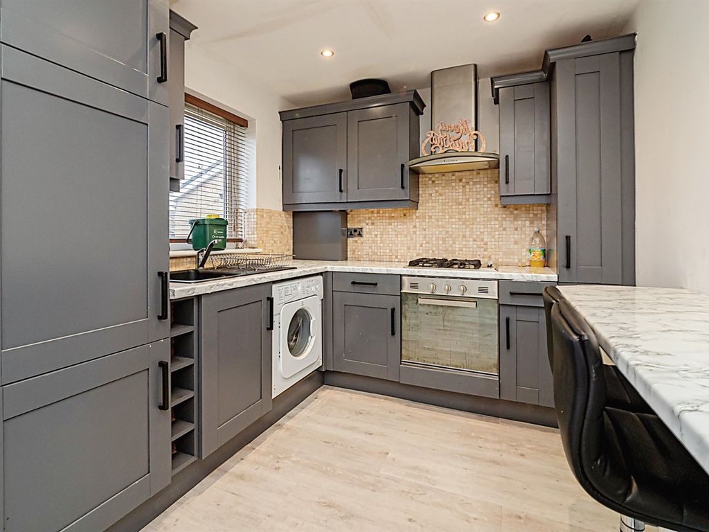 2 bed flat for sale in Poplar Court, Sutton-On-Hull, Hull HU7 - Zoopla