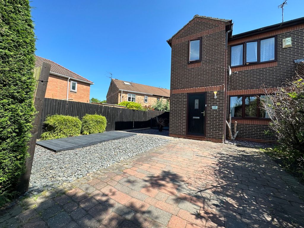 3 bed semi-detached house for sale in Glenmoor, Hebburn NE31 - Zoopla