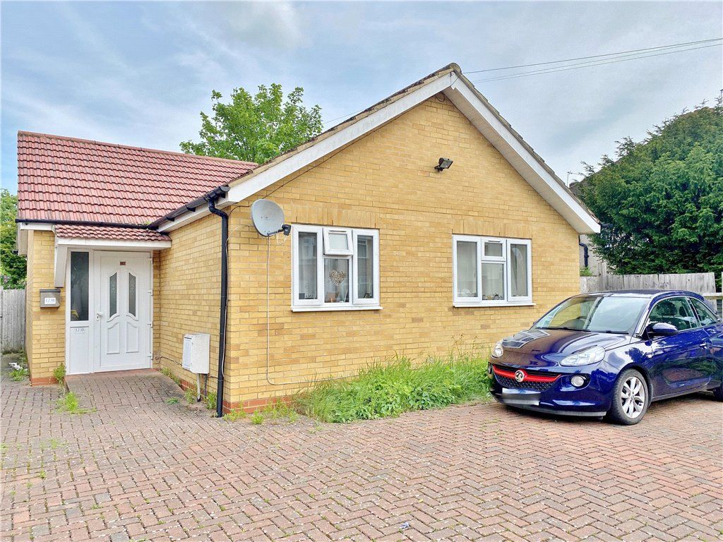 3 Bed Bungalow For Sale In Wills Crescent Whitton Hounslow Tw3 £