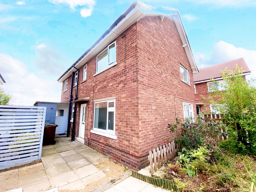 2 bed flat to rent in Holywell Road, Kilnhurst, Mexborough S64, £650 ...