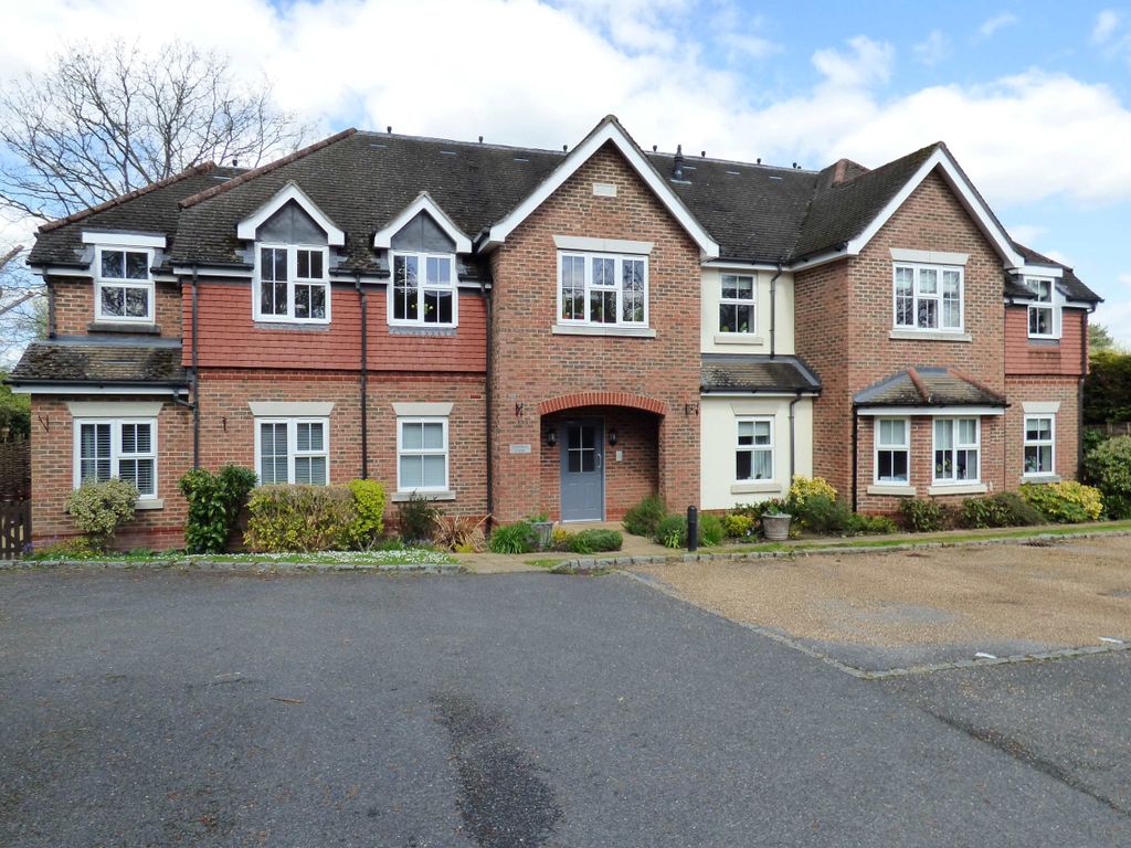 2 bed flat to rent in Chestnut Court, Chestnut Avenue, Woosehill RG41 ...