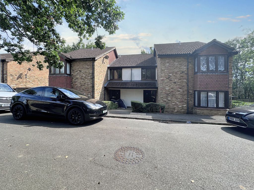 Studio to rent in Gell Close, Uxbridge, Greater London UB10, £1,000 pcm ...