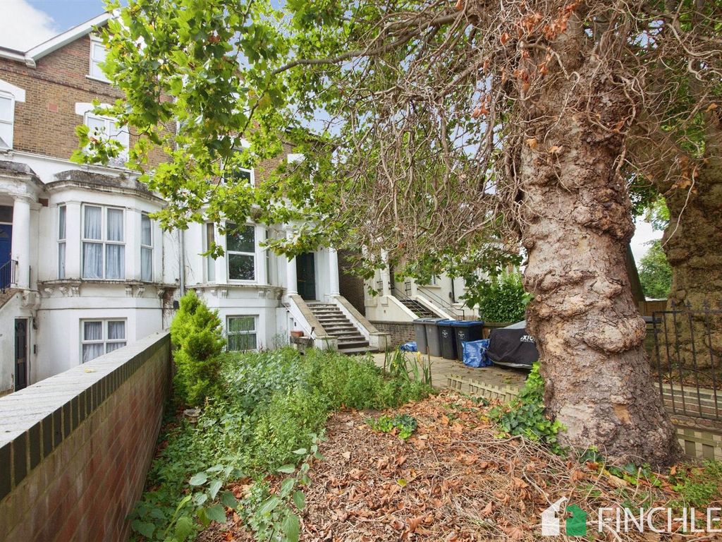 2 bed flat to rent in Malvern Road, West Kilburn, London NW6, £2,100 ...