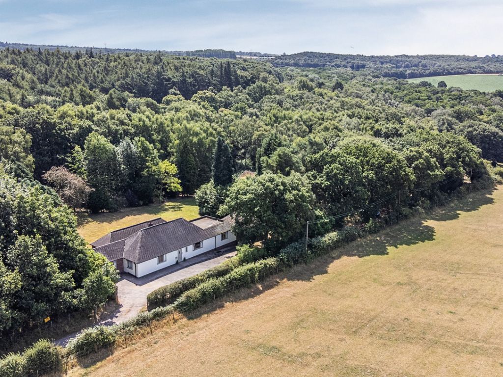 4 bed bungalow for sale in Manley Croft, Sawpits Lane, Little Hay ...