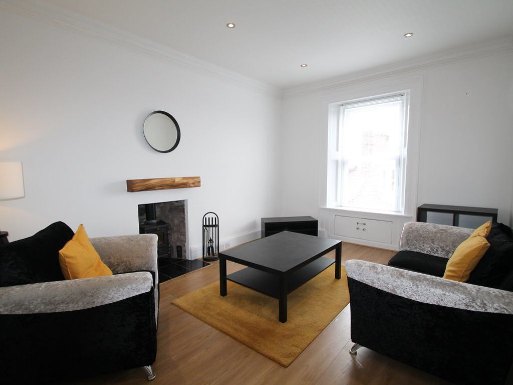 2 bed flat to rent in Castle Street Flat, Montrose, Angus DD10, £675 ...