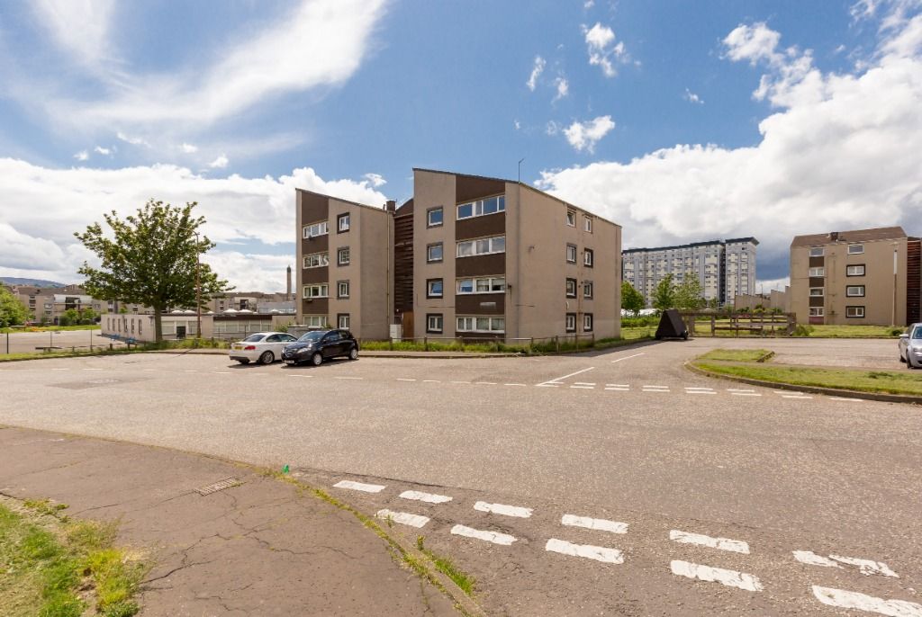 2 Bed Flat To Rent In Calder Gardens Sighthill Edinburgh Eh11 £850