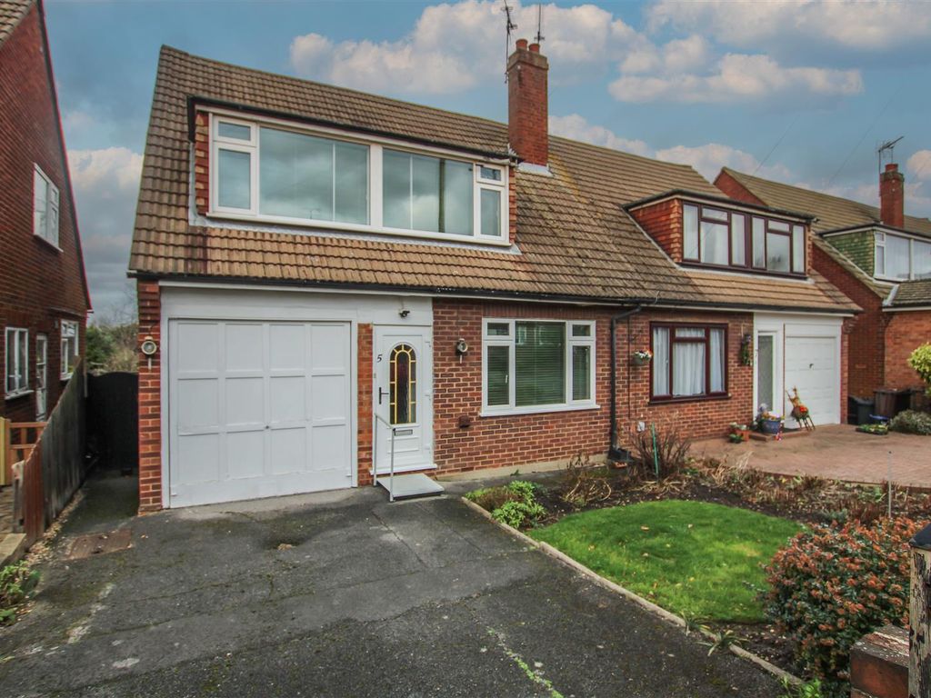 4 Bed Semi Detached House For Sale In Cedar Close Hutton Brentwood