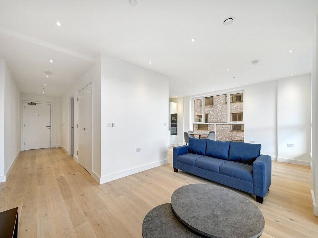 2 bed flat to rent in Quest House, Riverside West, Blackwall Reach E14 ...