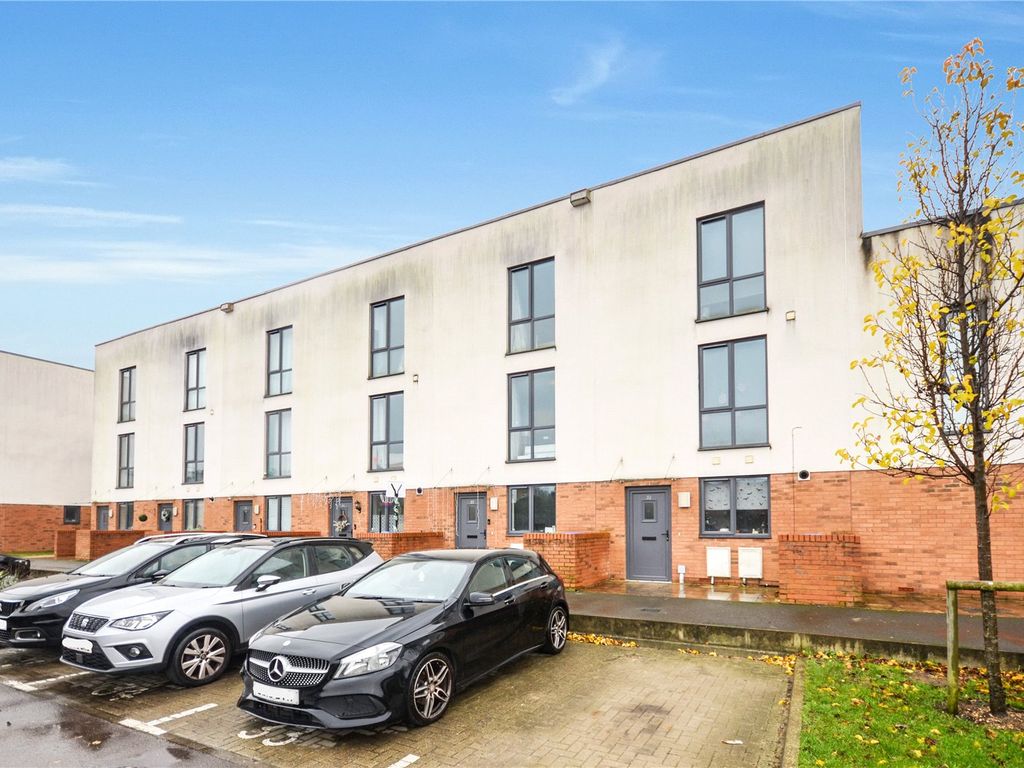 4 bed terraced house for sale in Mitchell Close, Aylesbury HP21, £ ...