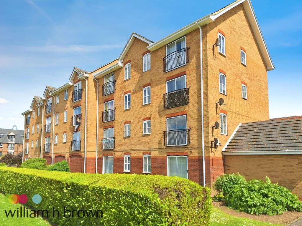 2 bed flat to rent in Timber Court, Argent Street, Grays RM17, £1,300 pcm - Zoopla