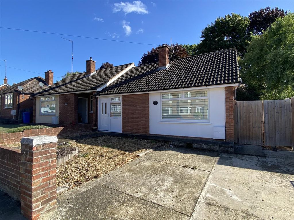 2 Bed Semi Detached Bungalow For Sale In Tuddenham Avenue Ipswich Ip4