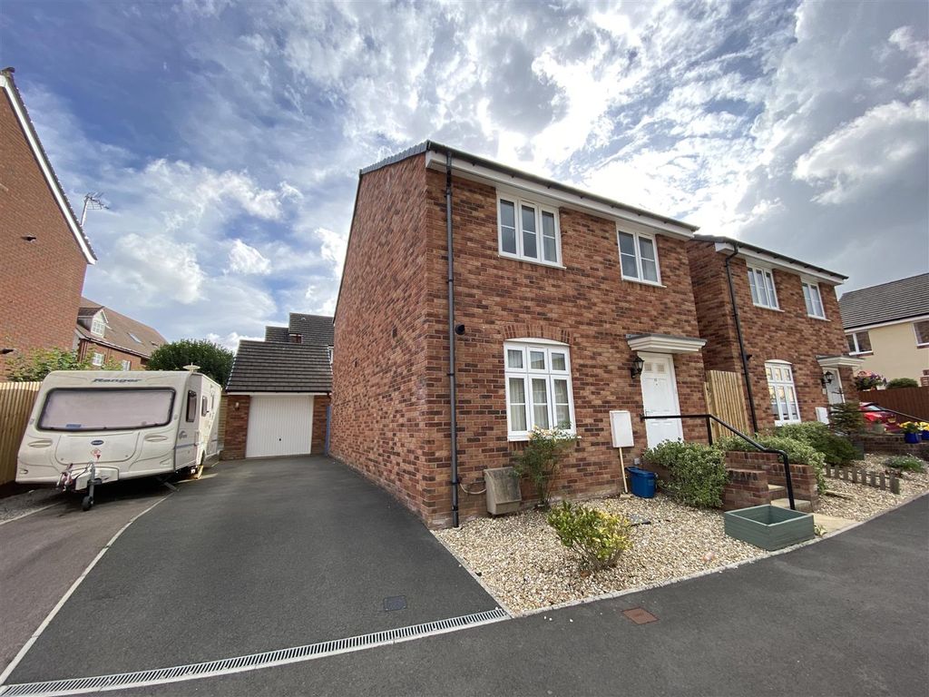 4 bed detached house for sale in Clos Ystwyth, Caldicot NP26 - Zoopla